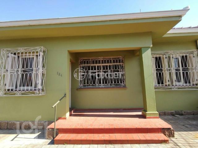 Casa com 4 dormitórios em Porto Alegre