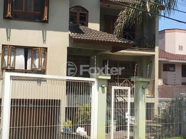 Casa com 4 dormitórios em Porto Alegre