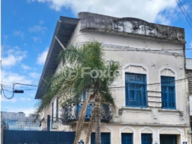 Casa com 4 dormitórios em Porto Alegre