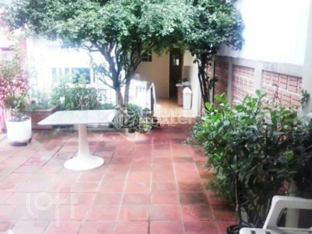 Casa com 4 dormitórios em Porto Alegre