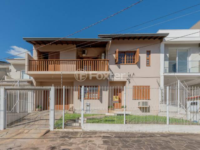 Casa com 4 dormitórios em Porto Alegre