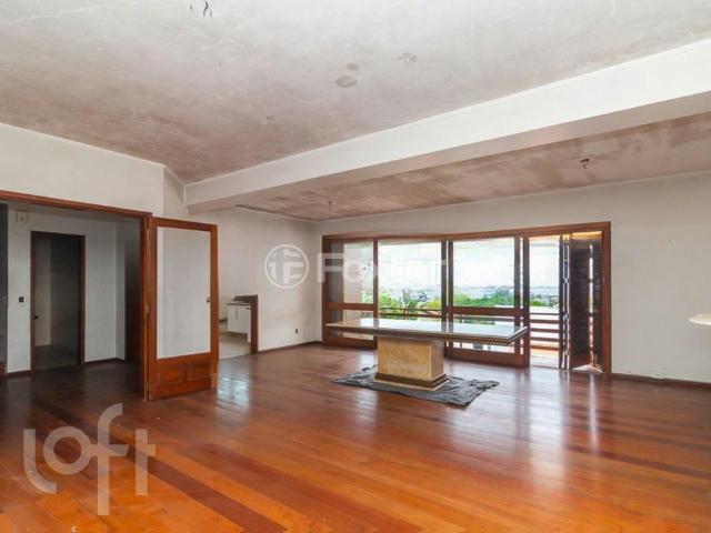 Casa com 4 dormitórios em Porto Alegre