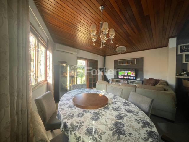 Casa com 4 dormitórios em Porto Alegre