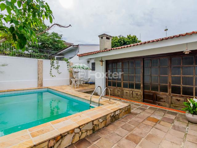 Casa com 4 dormitórios em Porto Alegre