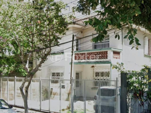 Casa com 4 dormitórios em Porto Alegre