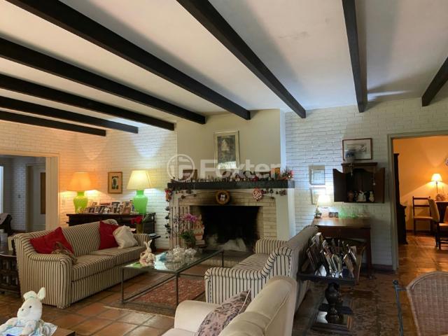 Casa com 4 dormitórios em Porto Alegre