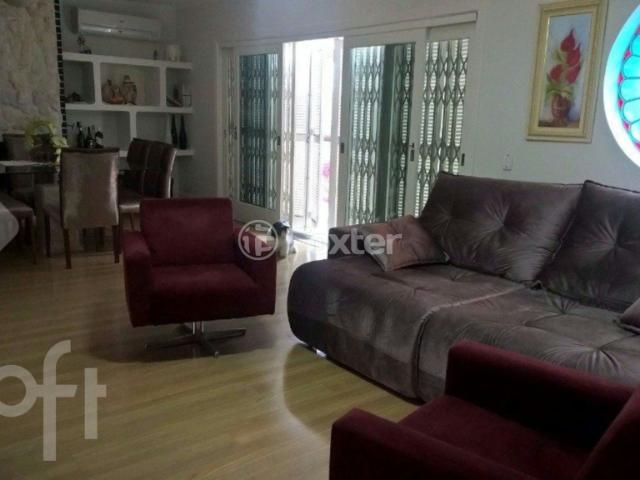 Casa com 4 dormitórios em Porto Alegre
