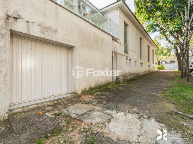 Casa com 4 dormitórios em Porto Alegre