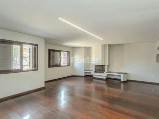Casa com 4 dormitórios em Porto Alegre
