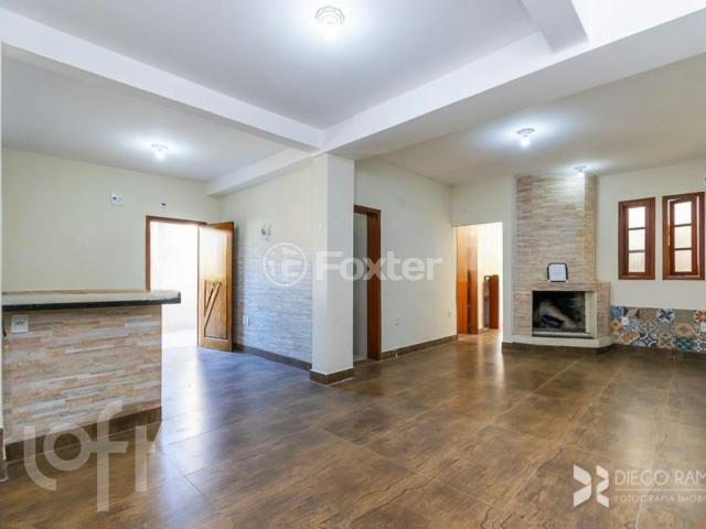 Casa com 4 dormitórios em Porto Alegre