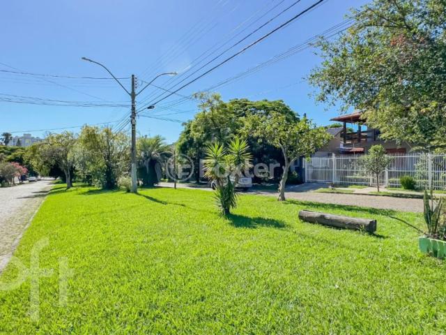 Casa com 4 dormitórios em Porto Alegre