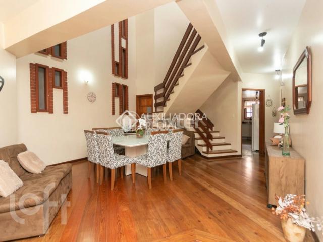Casa com 4 dormitórios em Porto Alegre