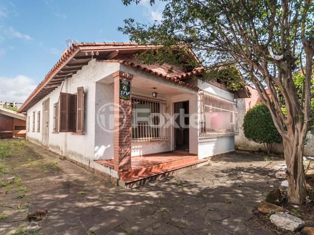 Casa com 4 dormitórios em Porto Alegre