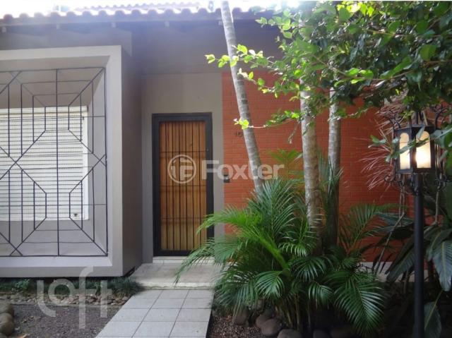 Casa com 4 dormitórios em Porto Alegre