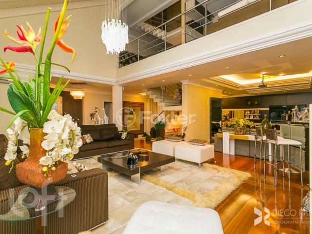Casa com 4 dormitórios em Porto Alegre