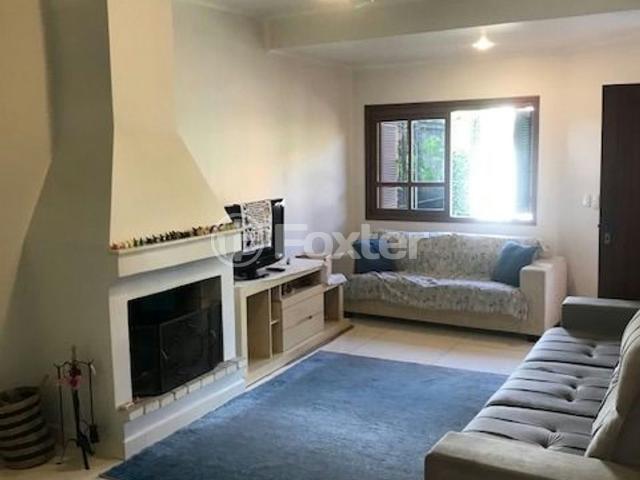 Casa com 4 dormitórios em Porto Alegre