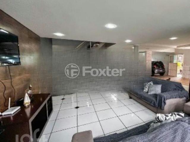 Casa com 4 dormitórios em Porto Alegre