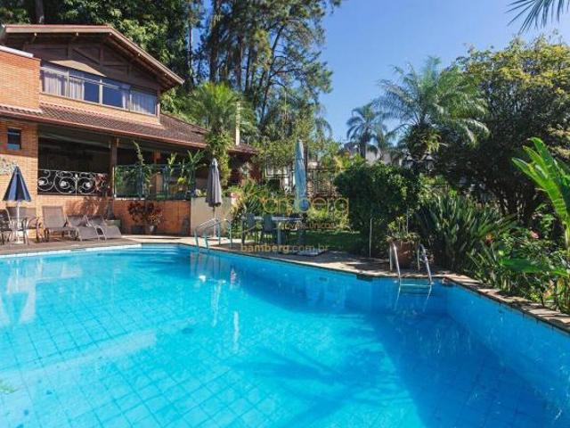 Casa com 4 dormitórios, escritório, muito jardim e piscina no Jardim Cordeiro / Alto da Boa Vista!