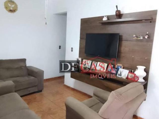 CASA COM 4 DORMITÓRIOS JARDIM HELIAN