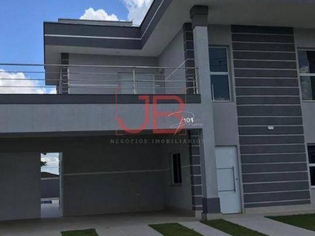 Casa com 4 dormitórios, localizada em um dos melhores condomínios da cidade