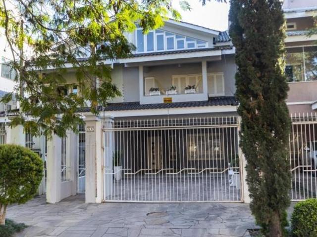 Casa com 4 dormitórios, pátio e piscina no Bairro Jardim Itu