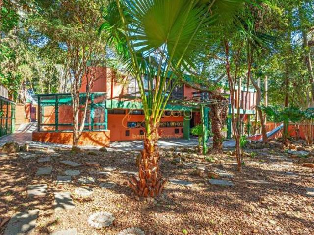 CASA COM 4 DORMITÓRIOS SUÍTE PARA REFORMA, LIVING, SALA DE JANTAR, COPA COZINHA, PISCINA.
