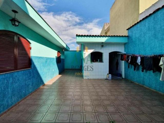 Casa com 4 dormitórios, sendo 1 suíte