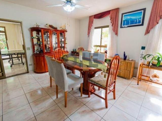 Casa com 4 dormitórios, sendo 1 suíte à venda Granja Viana Cotia/SP
