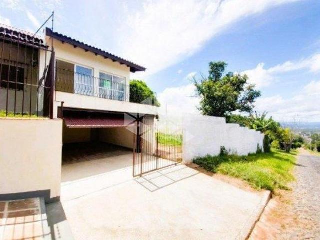 Casa com 4 dormitórios, sendo 1 suíte e 2 vagas no bairro Feitoria