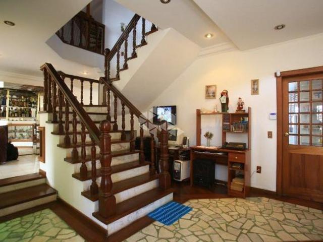 Casa com 4 dormitórios, sendo 1 suíte master com Hidro!