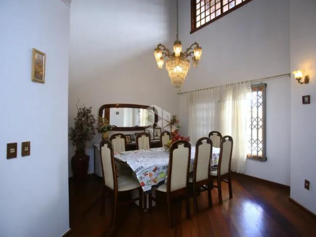 Casa com 4 dormitórios, sendo 1 suíte master com Hidro!