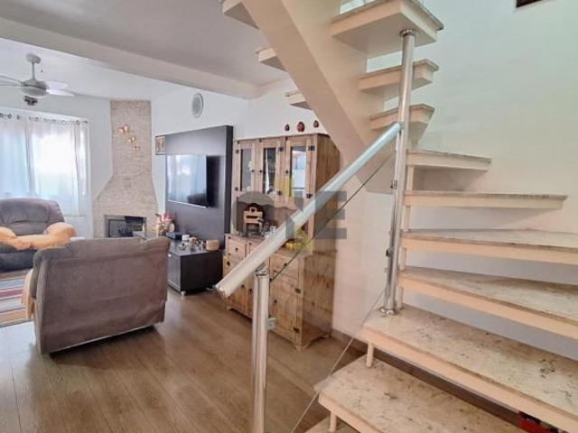 Casa com 4 dormitórios, sendo 1 suítes na região da Granja Viana SP