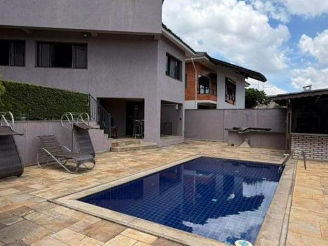 Casa com 4 dormitórios sendo 2 suítes no Alphaville Residencial 10