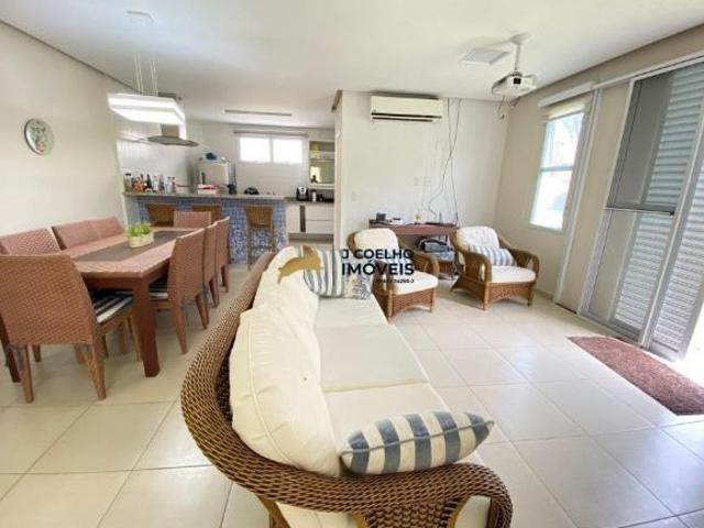Casa com 4 dormitórios sendo 2 suítes a venda na Praia da Enseada, Ubatuba/SP