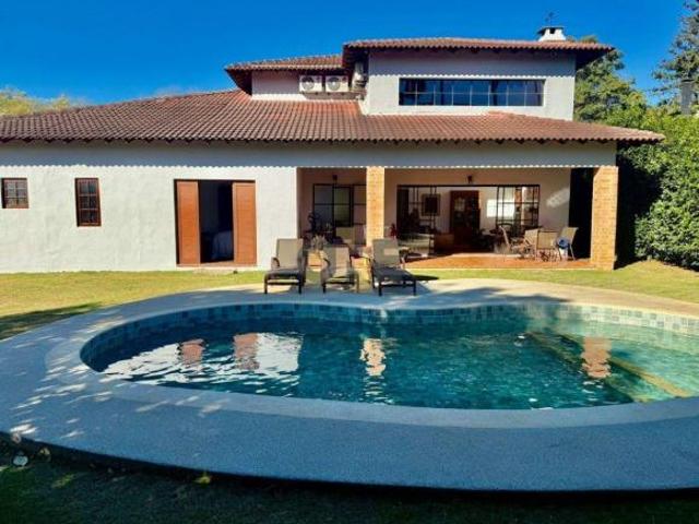 Casa com 4 dormitórios, sendo 2 suítes para venda Granja Viana Cotia SP
