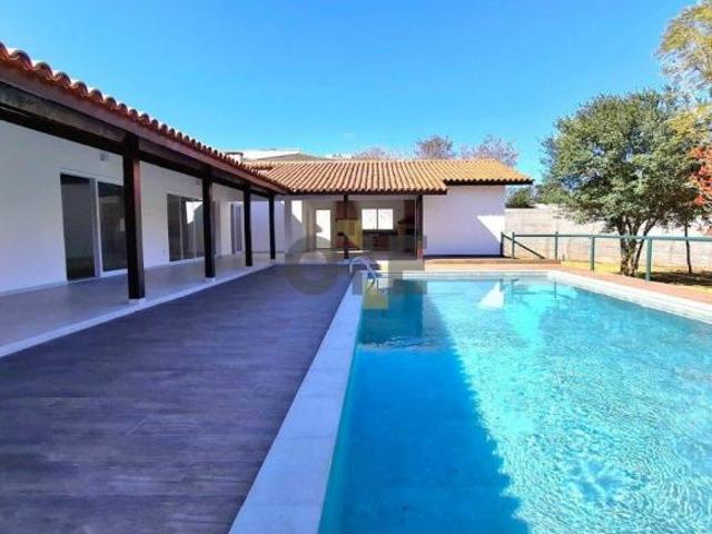 Casa com 4 dormitórios, sendo 2 suítes para venda e locação Granja Viana Cotia/SP