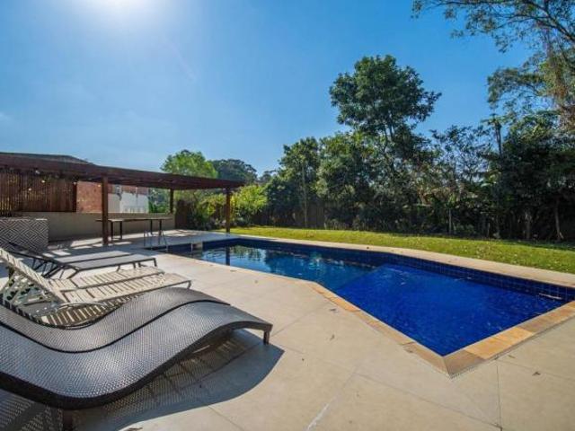 Casa com 4 dormitórios, sendo 2 suítes para venda na região Granja Viana Carapicuíba SP