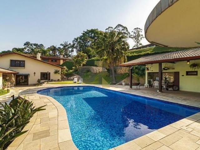 Casa com 4 dormitórios, sendo 3 suítes para venda na região Granja Viana Cotia