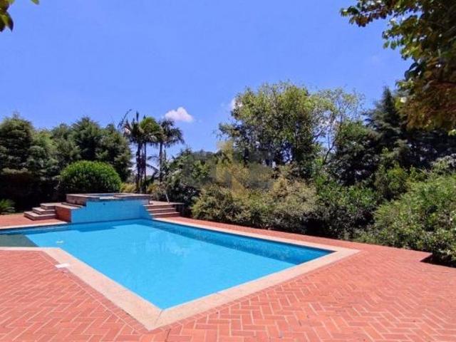 Casa com 4 dormitórios, sendo 4 suítes à venda ou locação Granja Viana Carapicuíba/SP