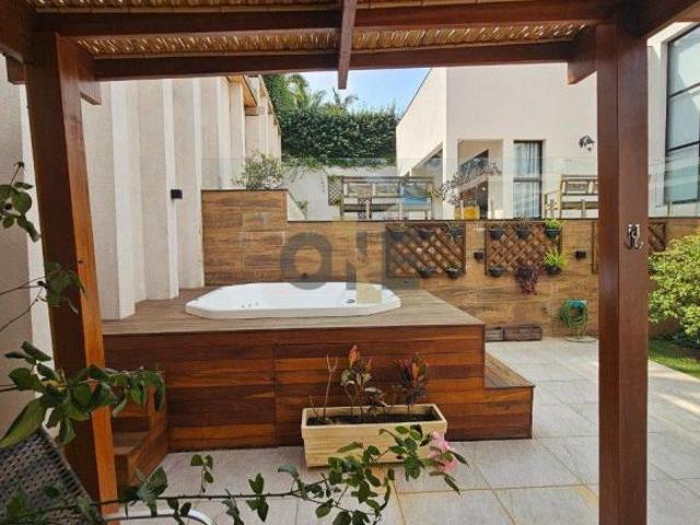 Casa com 4 dormitórios, sendo 4 suítes para venda Granja Viana Cotia SP