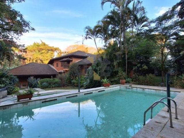 Casa com 4 dormitórios, sendo 4 suítes para venda ou locação Granja Viana