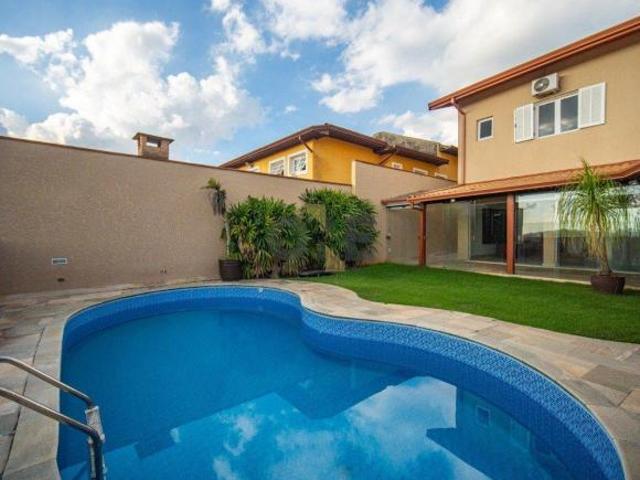 Casa com 4 dormitórios, sendo 4 suítes para venda ou locação Granja Viana Cotia SP