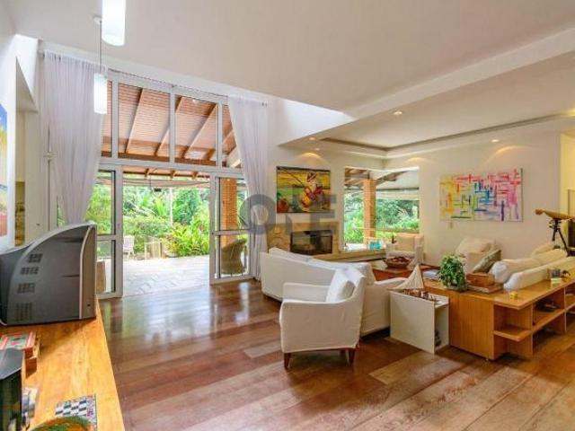 Casa com 4 dormitórios, sendo 4 suítes para venda na Granja Viana Cotia/SP