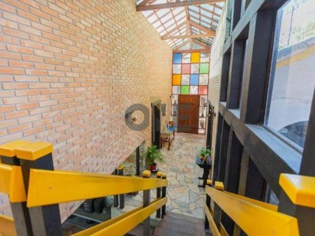 Casa com 4 dormitórios, sendo 4 suítes para venda na região Granja Viana Cotia