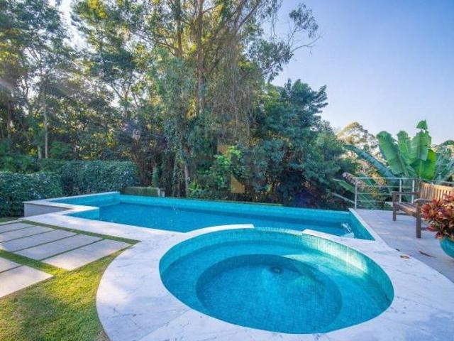 Casa com 4 dormitórios, sendo 4 suítes para venda na região Granja Viana Cotia SP