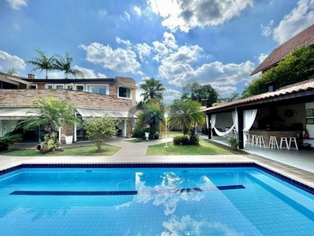 Casa com 4 dormitórios, sendo 4 suítes para venda na região Granja Viana Cotia SP