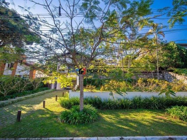 Casa com 4 dormitórios, sendo 4 suítes para venda na região Granja Viana Cotia SP