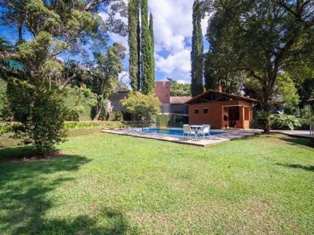Casa com 4 dormitórios, sendo 4 suítes para venda na região Granja Viana Cotia SP SP