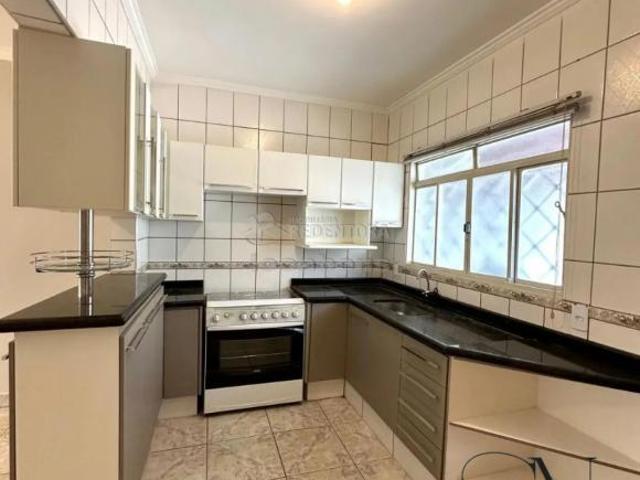 Casa com 4 dormitórios, varanda gourmet com churrasqueira no bairro Jardim Simões