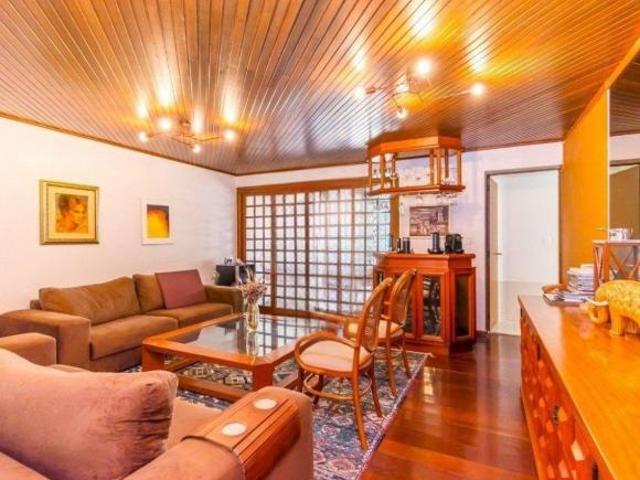 Casa com 4 dormitórios, 1 suíte, 4 vagas, piscina no bairro Três Figueiras